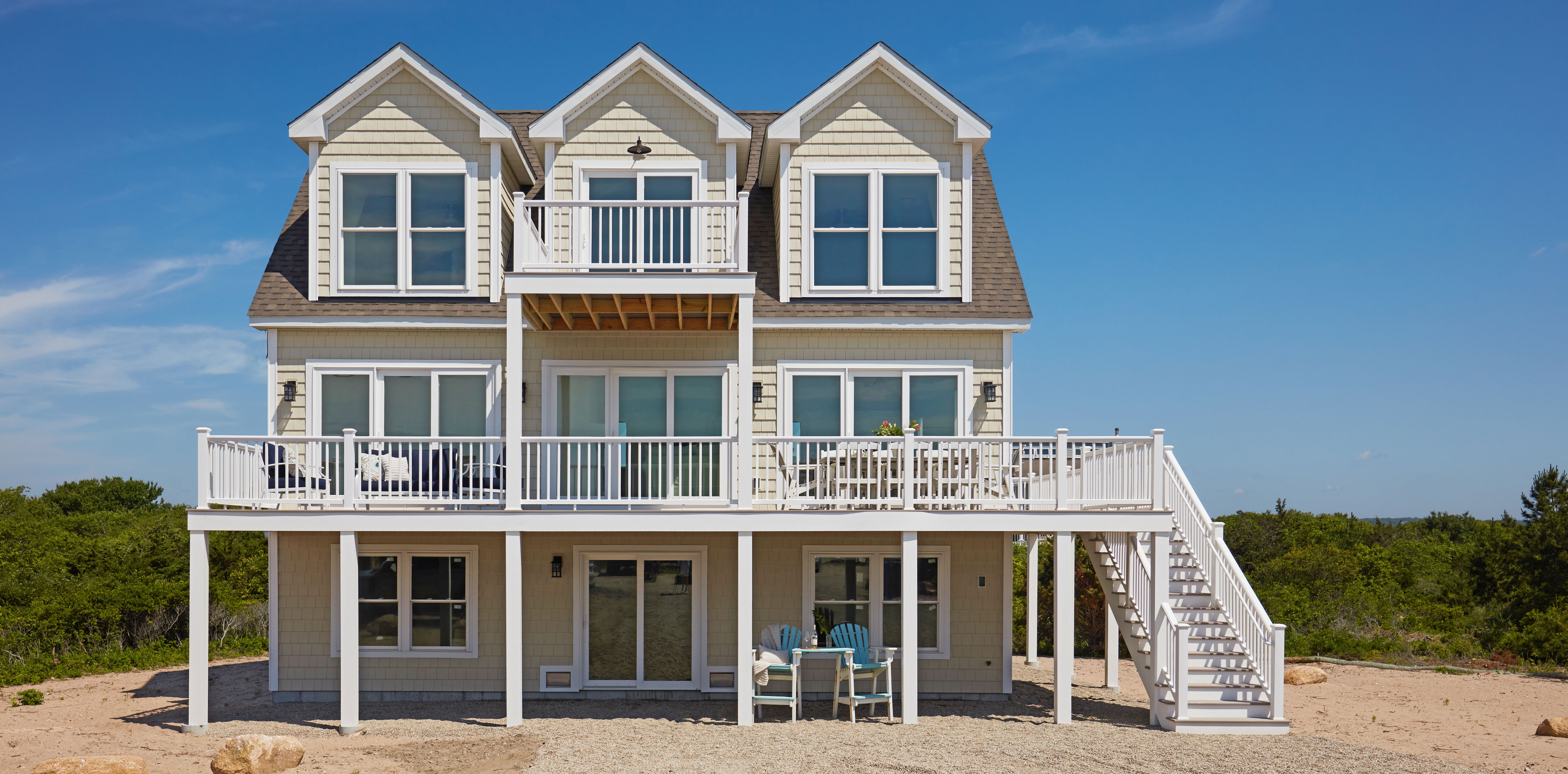 Home of the Month – The Beachfront Lookout